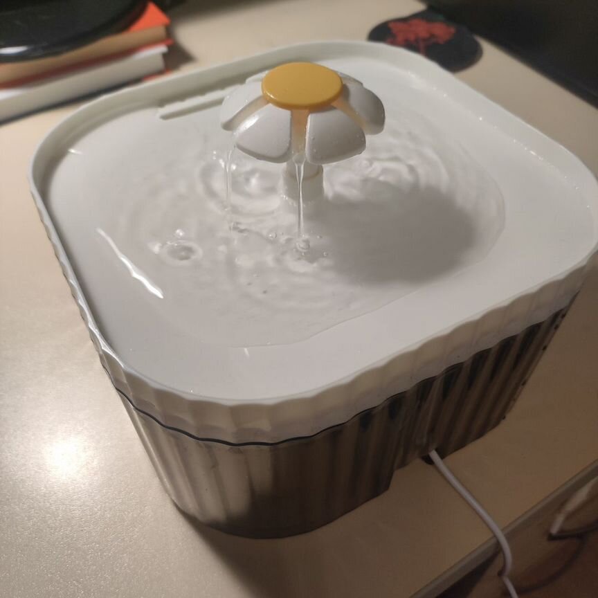 Фонтан поилка для кошек