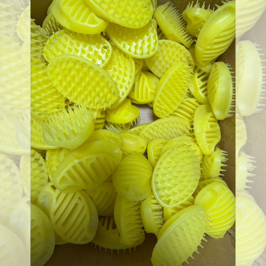 Силиконовая щетка для собак