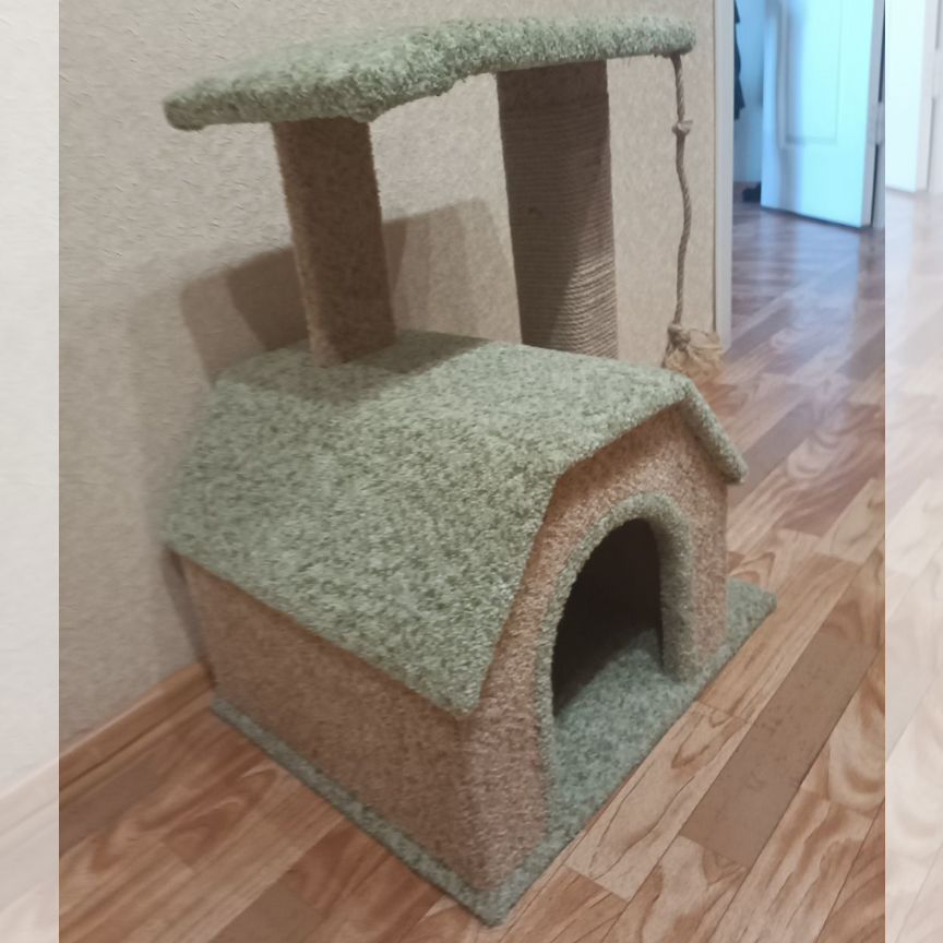 Кошачий домик с когтеточкой