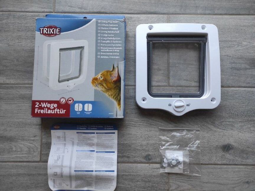 Дверца для кошек двусторонняя trixie 2 way (новая)