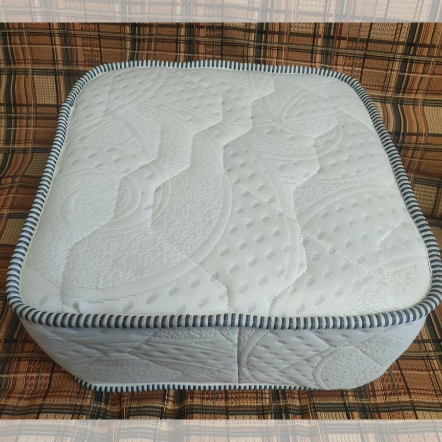 Лежанка для кошки