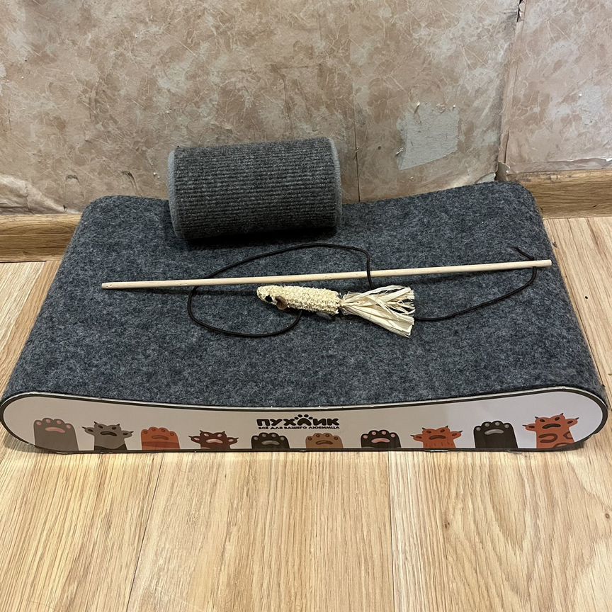 Когтеточки и игрушка для кошки