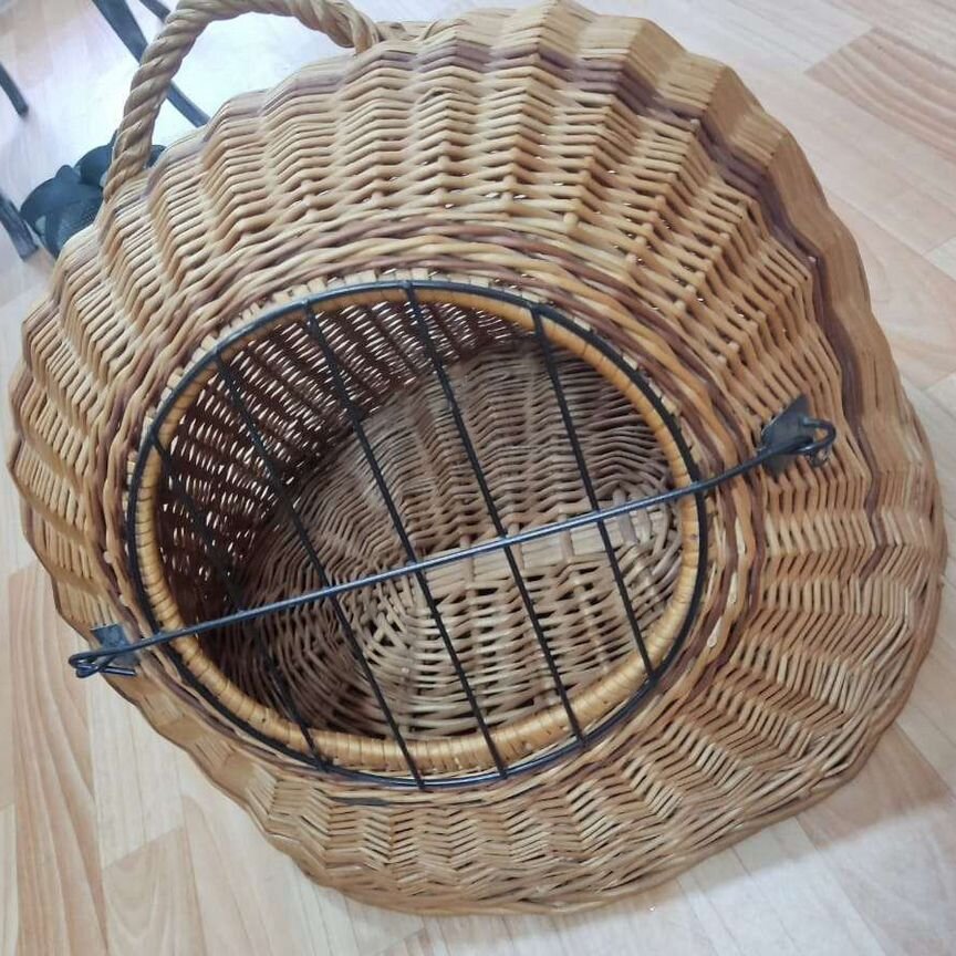 Дом переноска из Ротанга