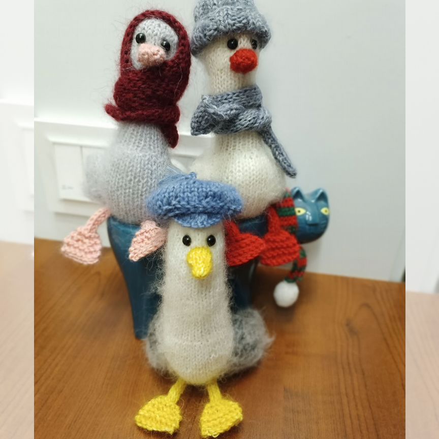 Вязаные птички разного формата