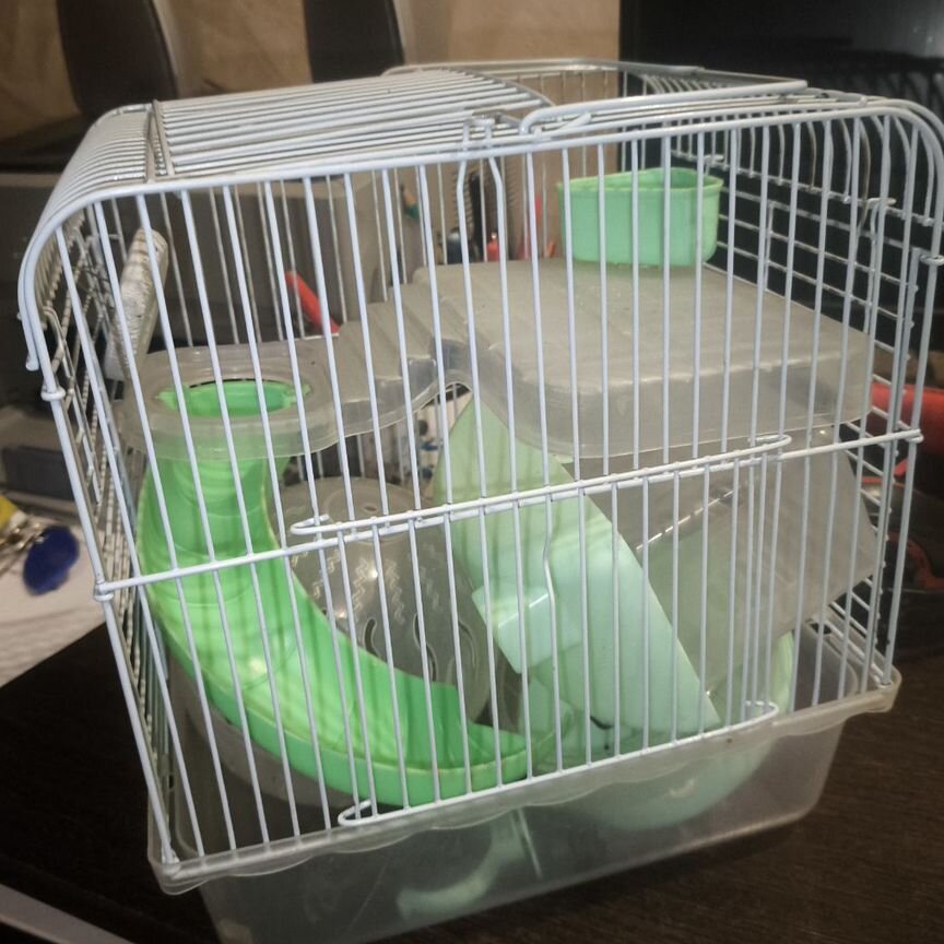 Клетка для хомяка с игрушками