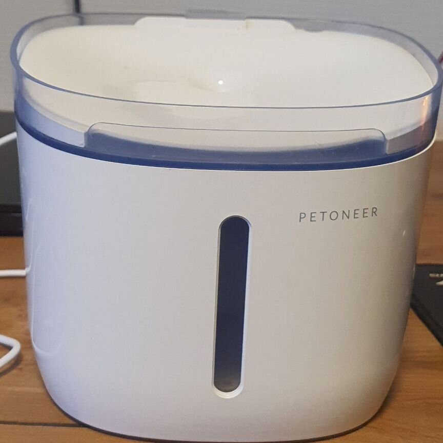 Фонтан поилка для кошек Petoneer