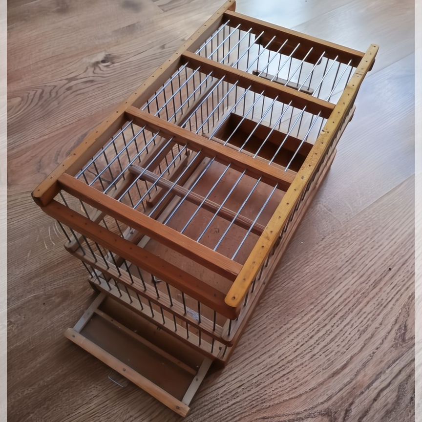 Клетка для птиц из дерева