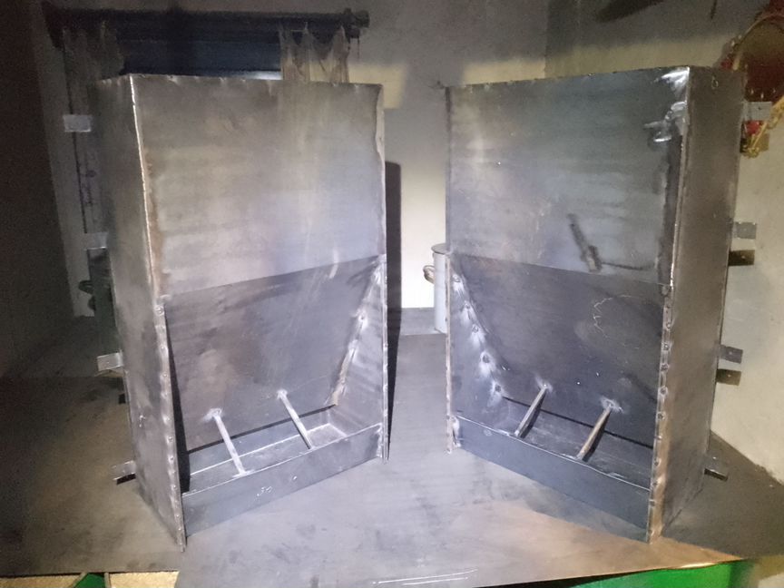 Бункерная кормушка для поросят