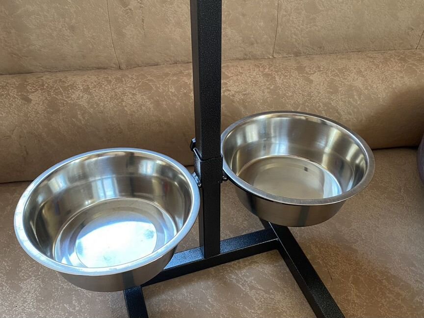 Миска на подставке