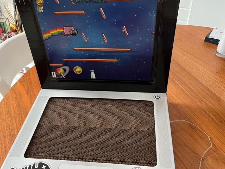 Когтеточка картонная напольная с игрушкой Cat Pad