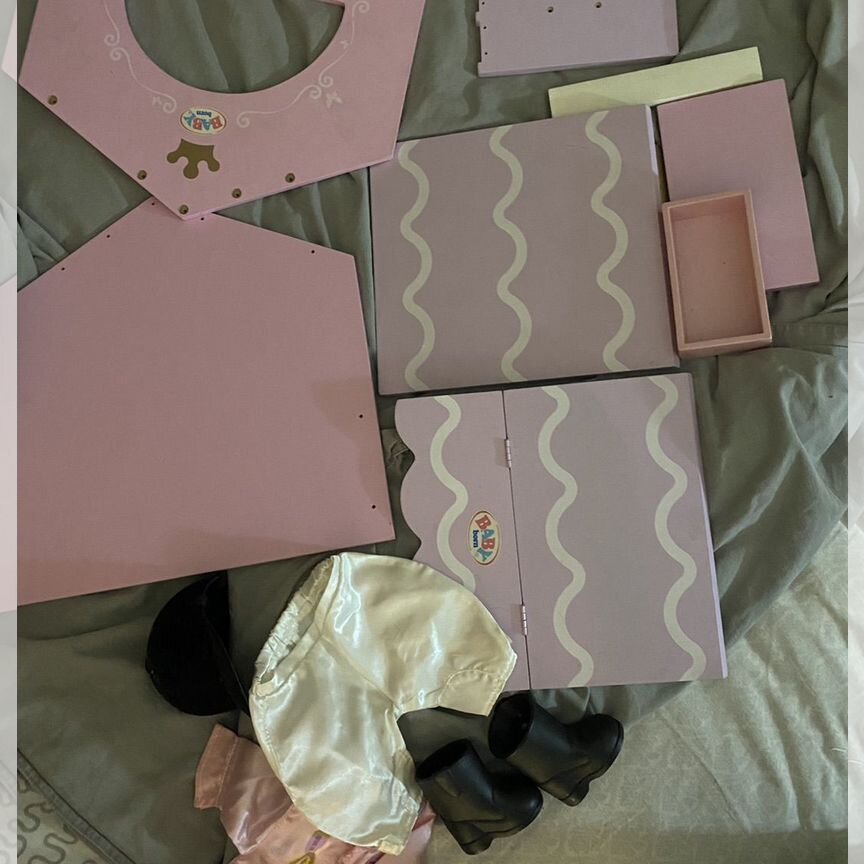 Конюшня и одежда