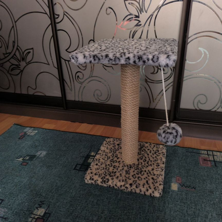 Когтеточка с игрушкой