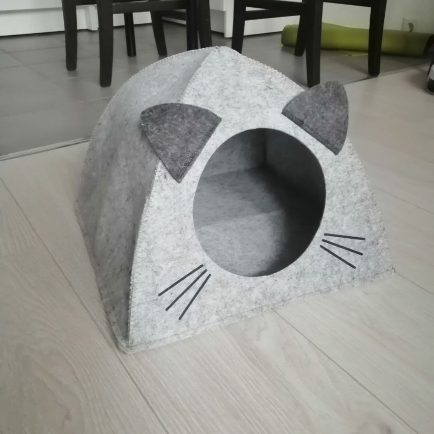 Домик для кошки из войлока новый