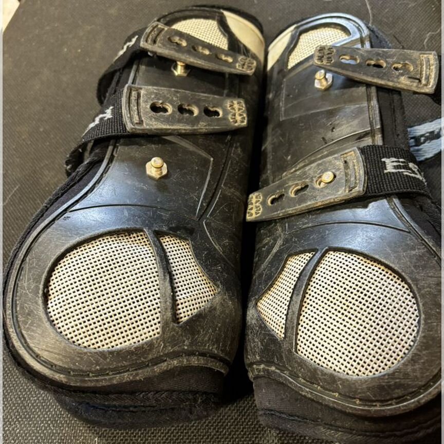 Ногавки для лошади