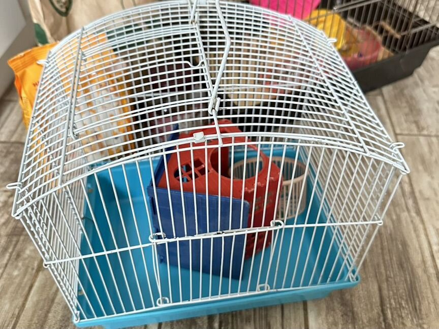 Клетка,дом,игрушки,переноска,наполнитель и корм