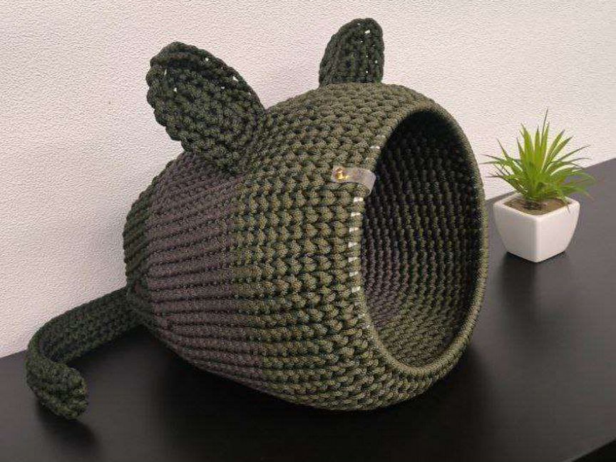 Домик вязаный для животных