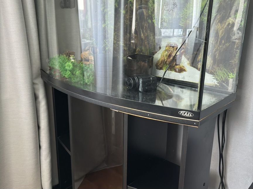 Аквариум 105 л с тумбой и оборудованием