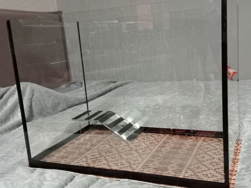 Аквариум на 50л и мостик для черепашки малый