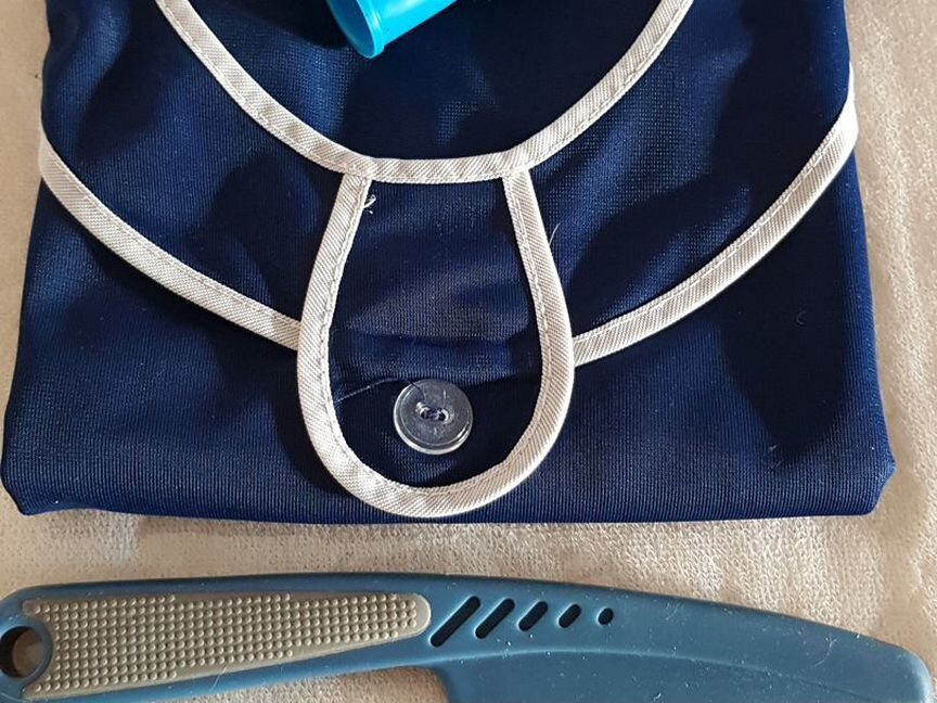 Халат и расчески для груминга