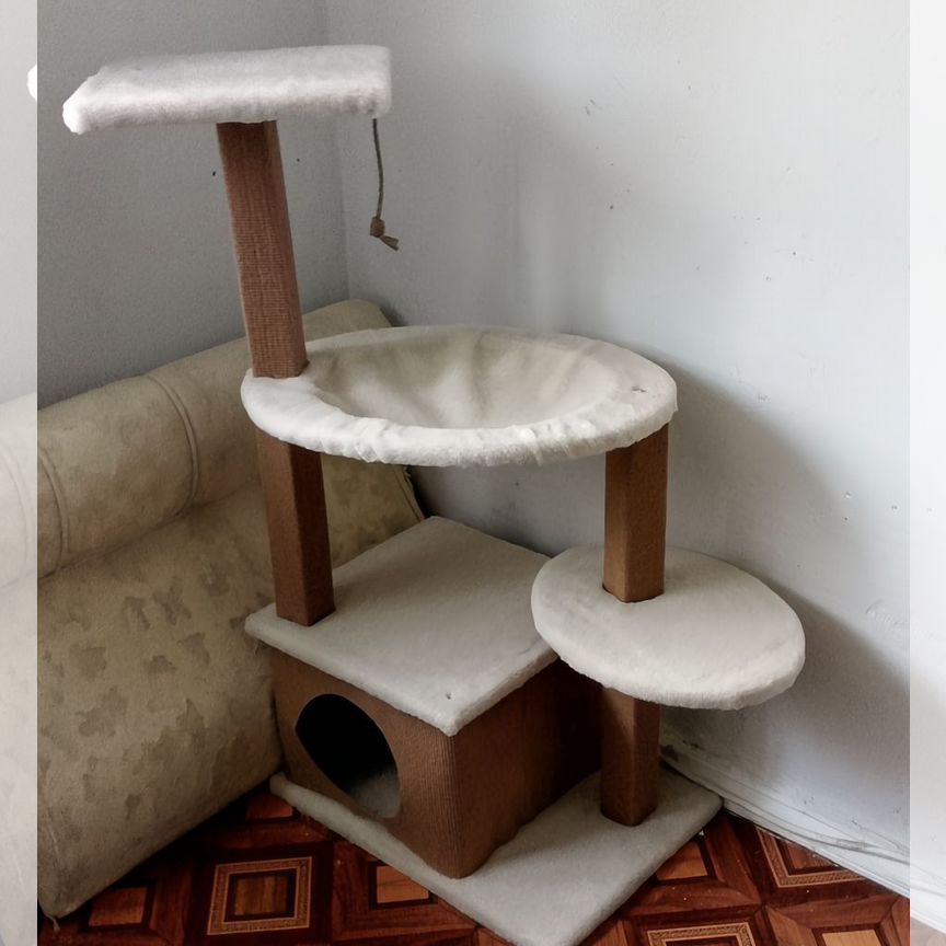 Домик для кошки с когтеточкой новый