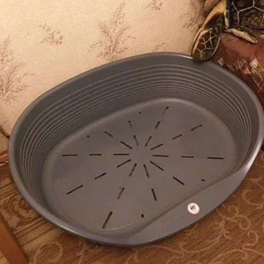 Пластиковый лежак для крупной собаки