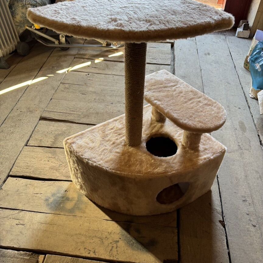 Домик для кошки с когтеточкой новый