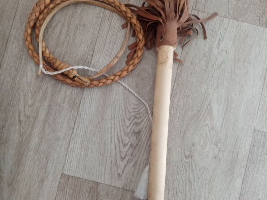 Кнут кожаный