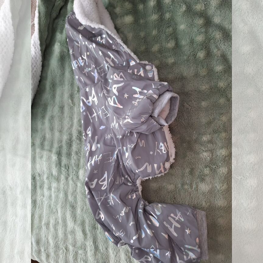 Комбинезон на маленькую собачку