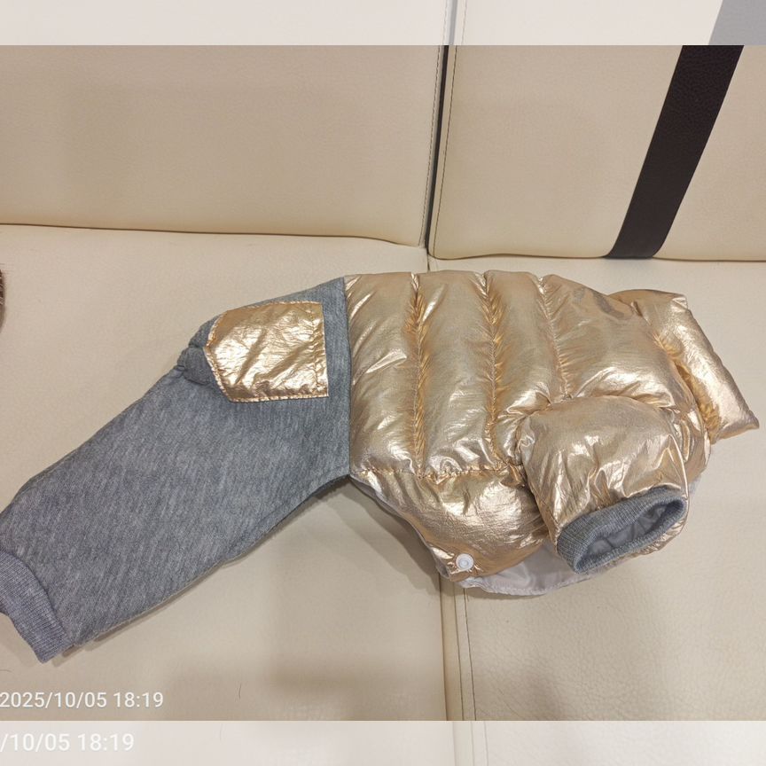 Зимний комбинезон для маленькой собаки