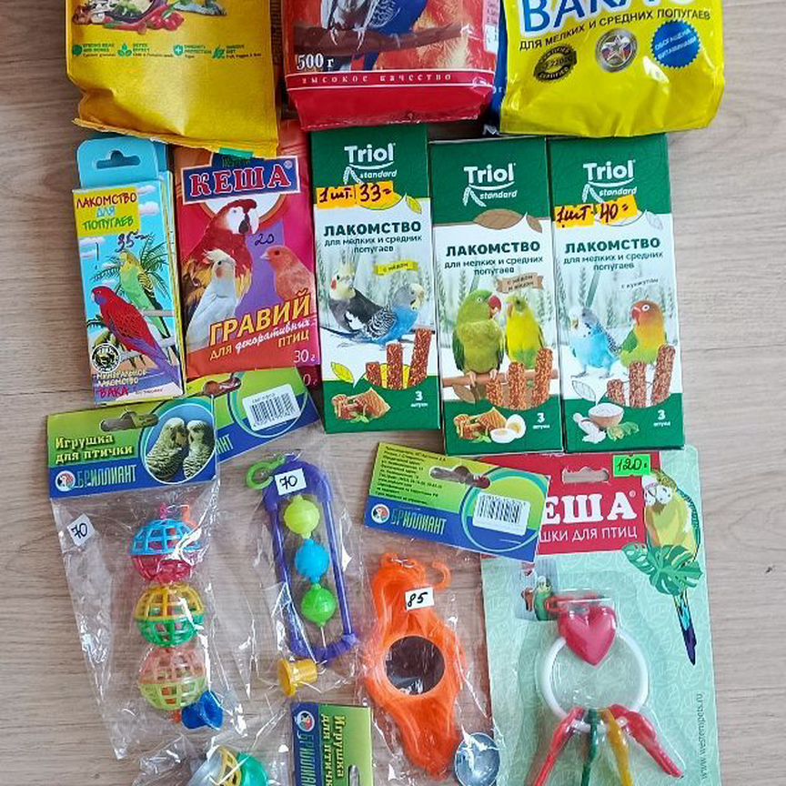Корм и игрушки для попугаев