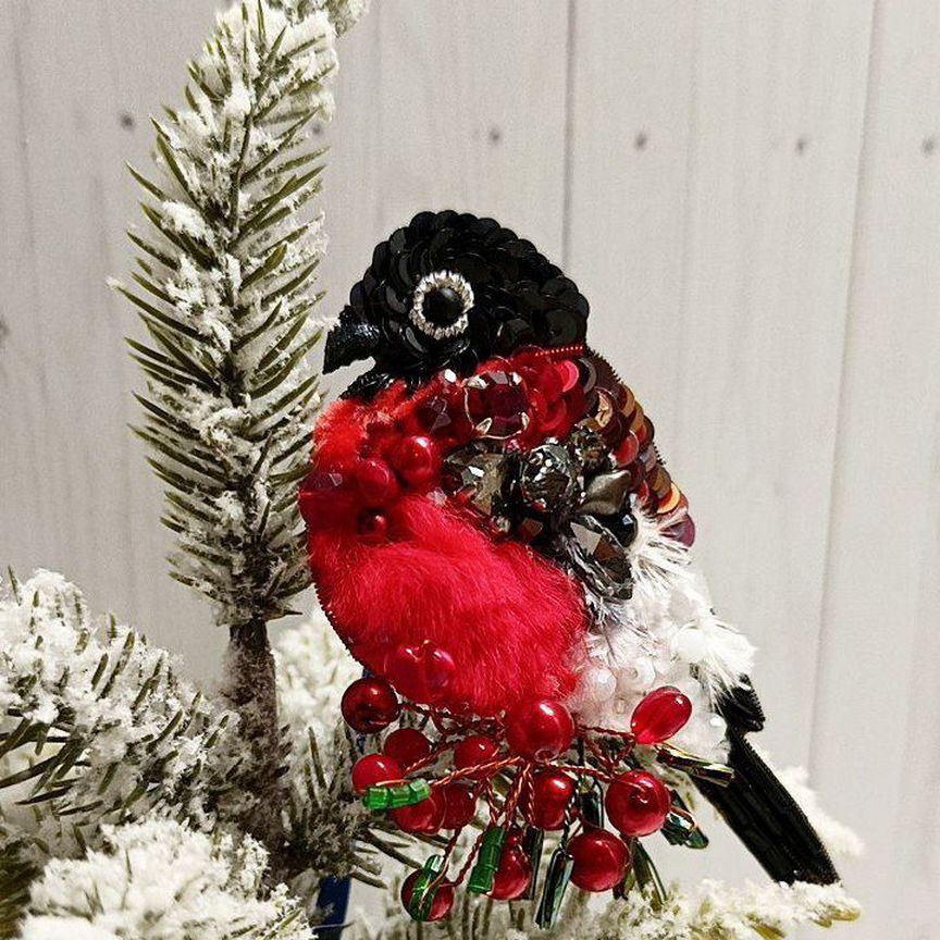 Брошь Снегирь