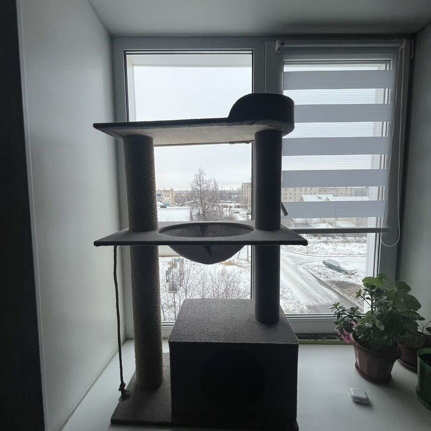 Домик для кошки с когтеточкой новый