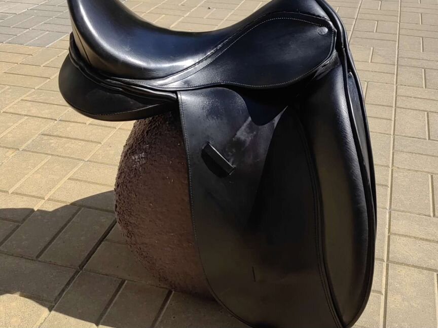 Выездковое седло