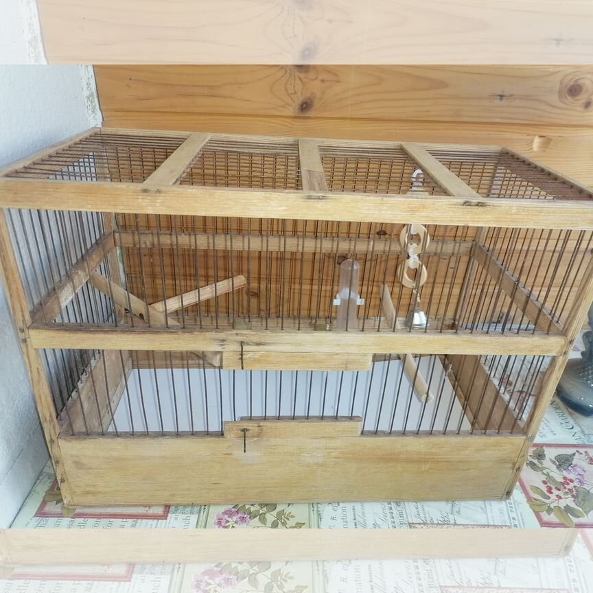 Клетка для птиц из дерева