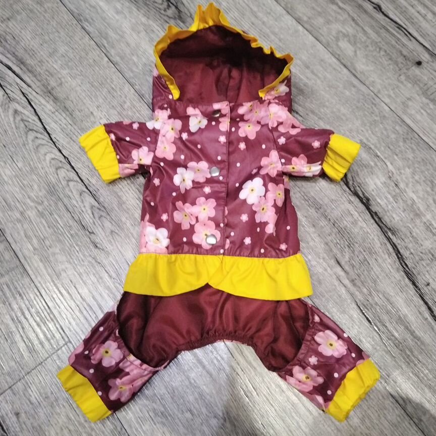 Комбинезон-плащ для маленькой собачки