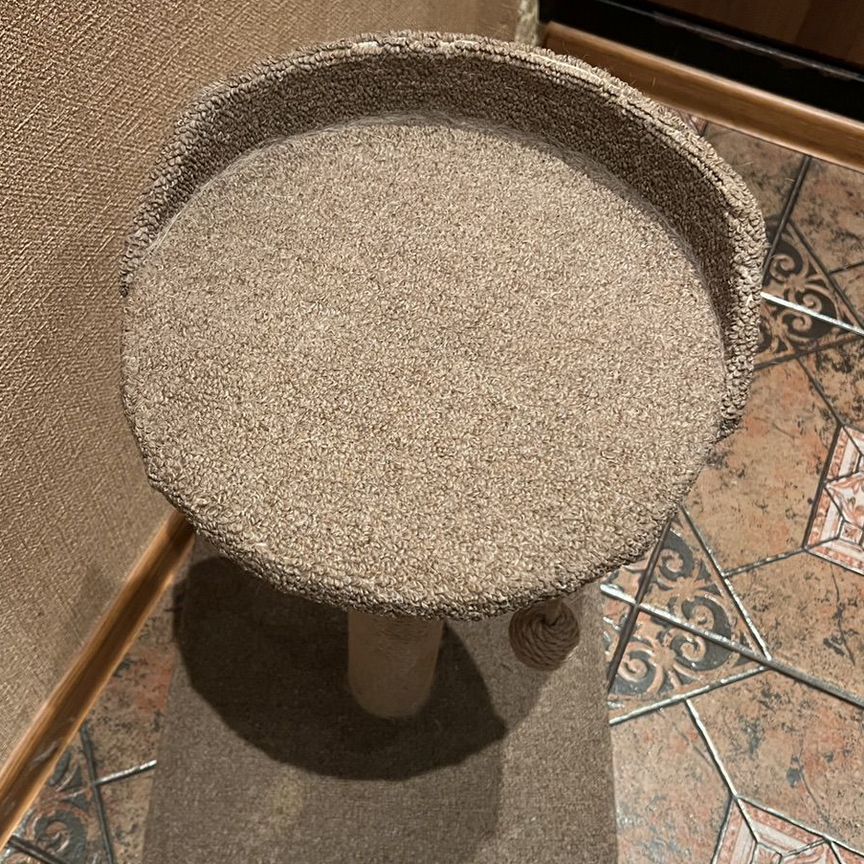 Когтеточка для кошки с лежанкой