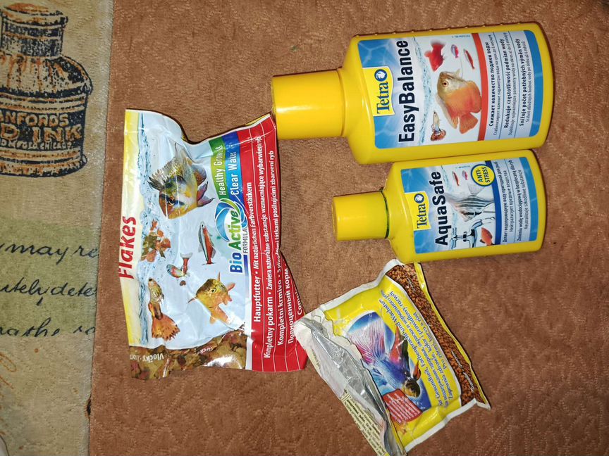 Украшение для аквариума, корм для рыб