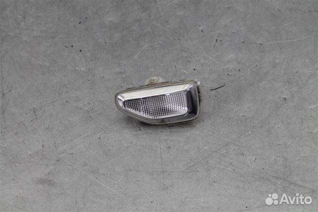 Повторитель на крыло левый белый Renault Logan 2 купить в Красногорске ...