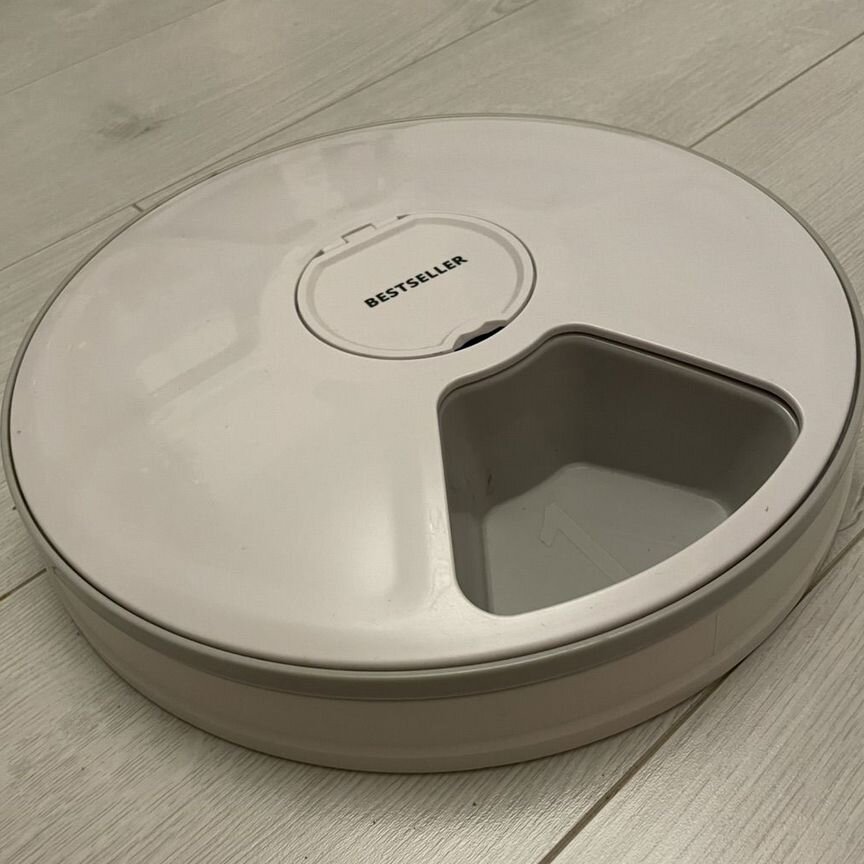 Автоматическая кормушка для кошек собак