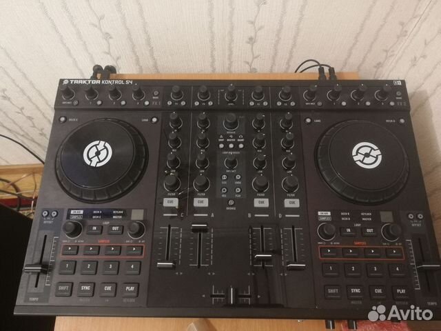 Dj контроллер Traktor Kontrol s4 mk1 купить в Москве | Хобби и отдых ...