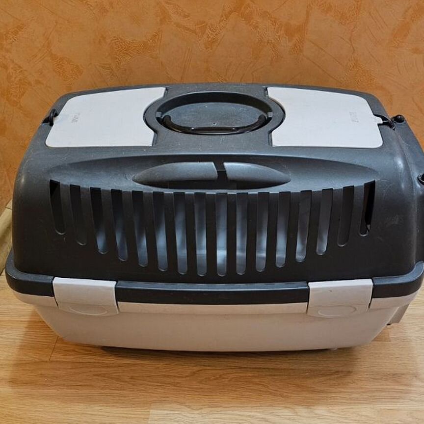 Переноска для кошек и маленьких собак