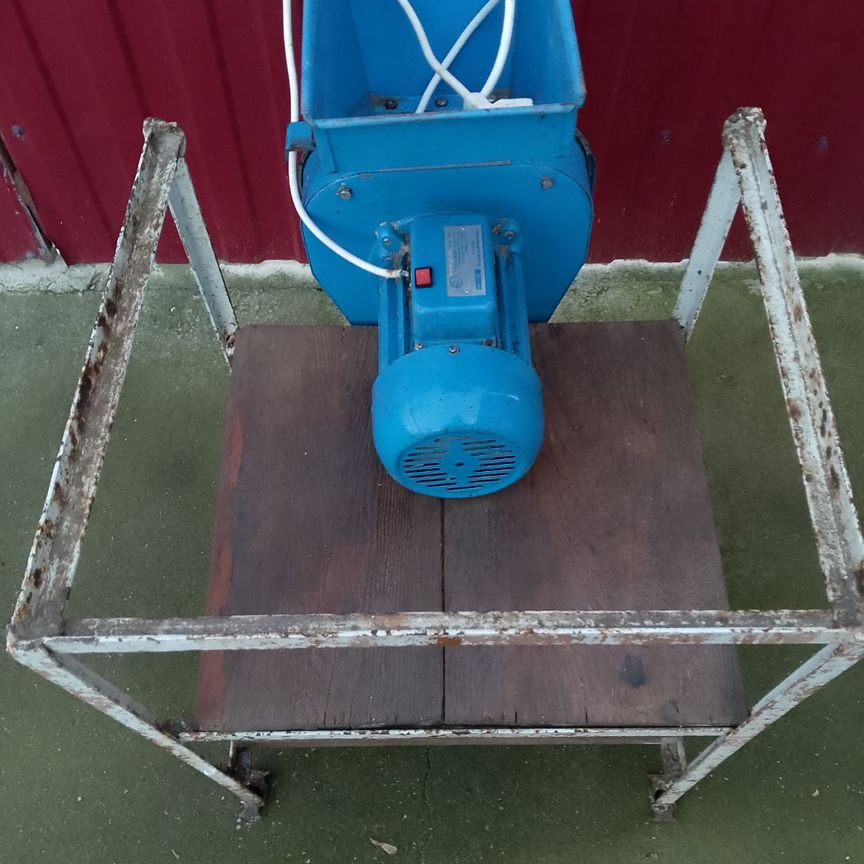 Продам зерно дробилку