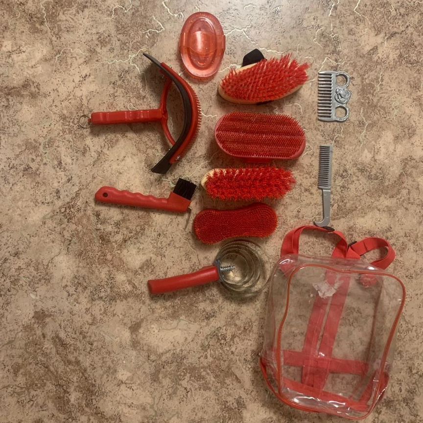 Щетки для лошади