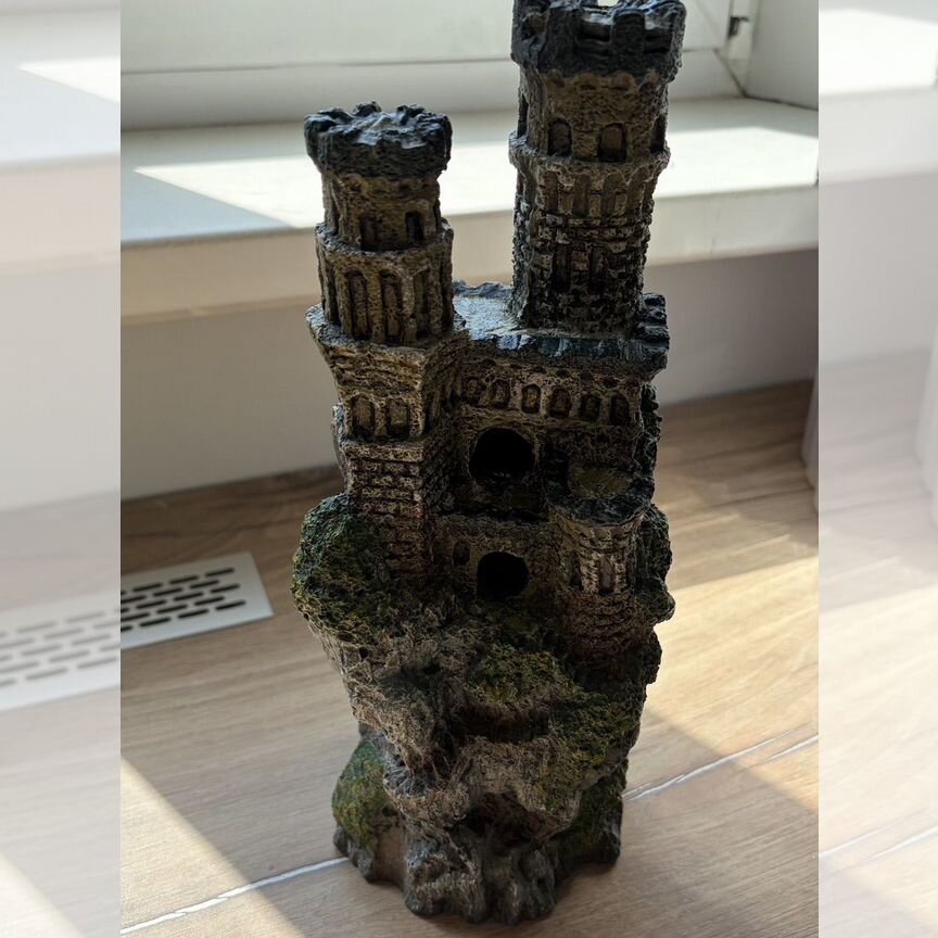 Замок в аквариум