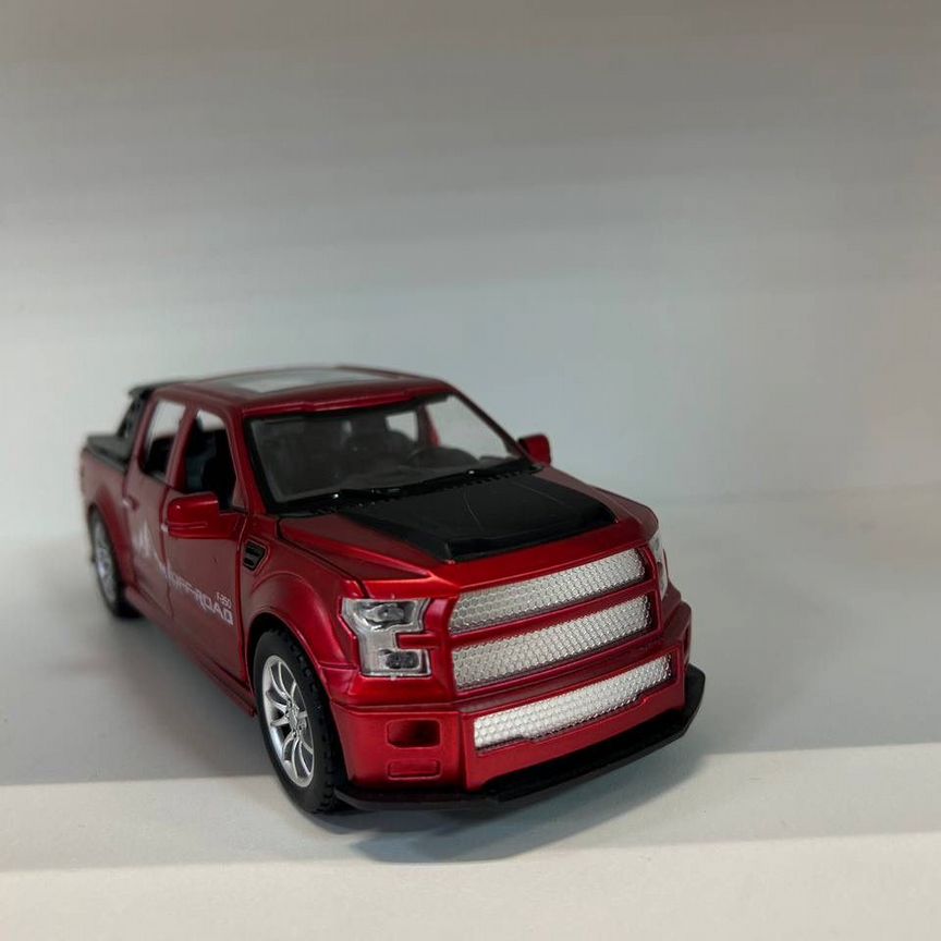 Модель автомобиля 1:24