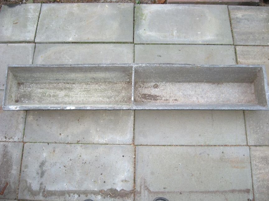 Кормушка корыто для животных птиц