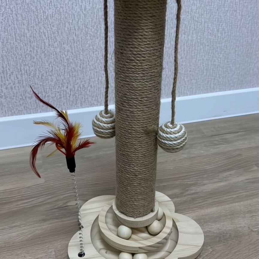 Когтеточка с игрушками для кошек