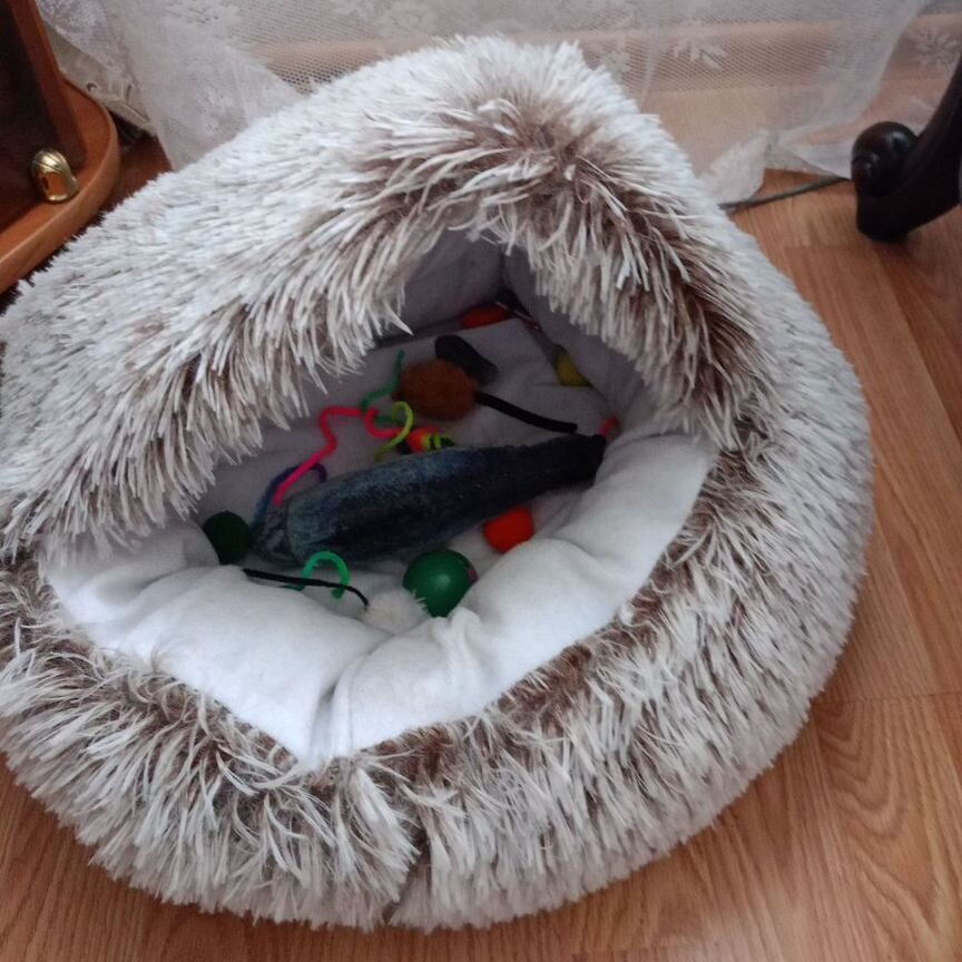 Лежанка для кошек новая