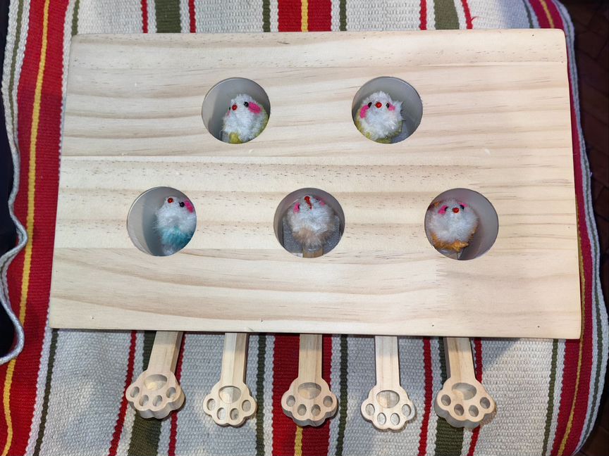 Деревянная игрушка для кошек