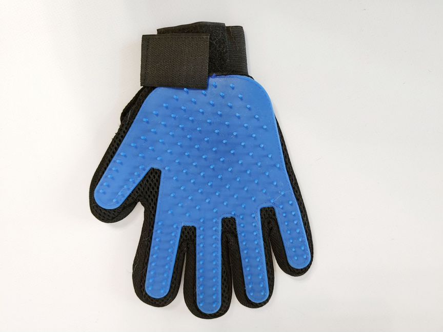 Перчатка для вычесывания шерсти Тру Тач